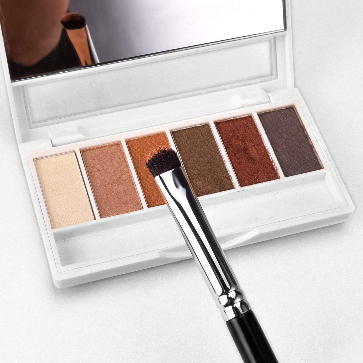 E832 SMALL SMUDGE EYELINER PRECISE EYESHADOW BRUSH | EIGSHOWBEAUTY.COM – EIGSHOW Beauty